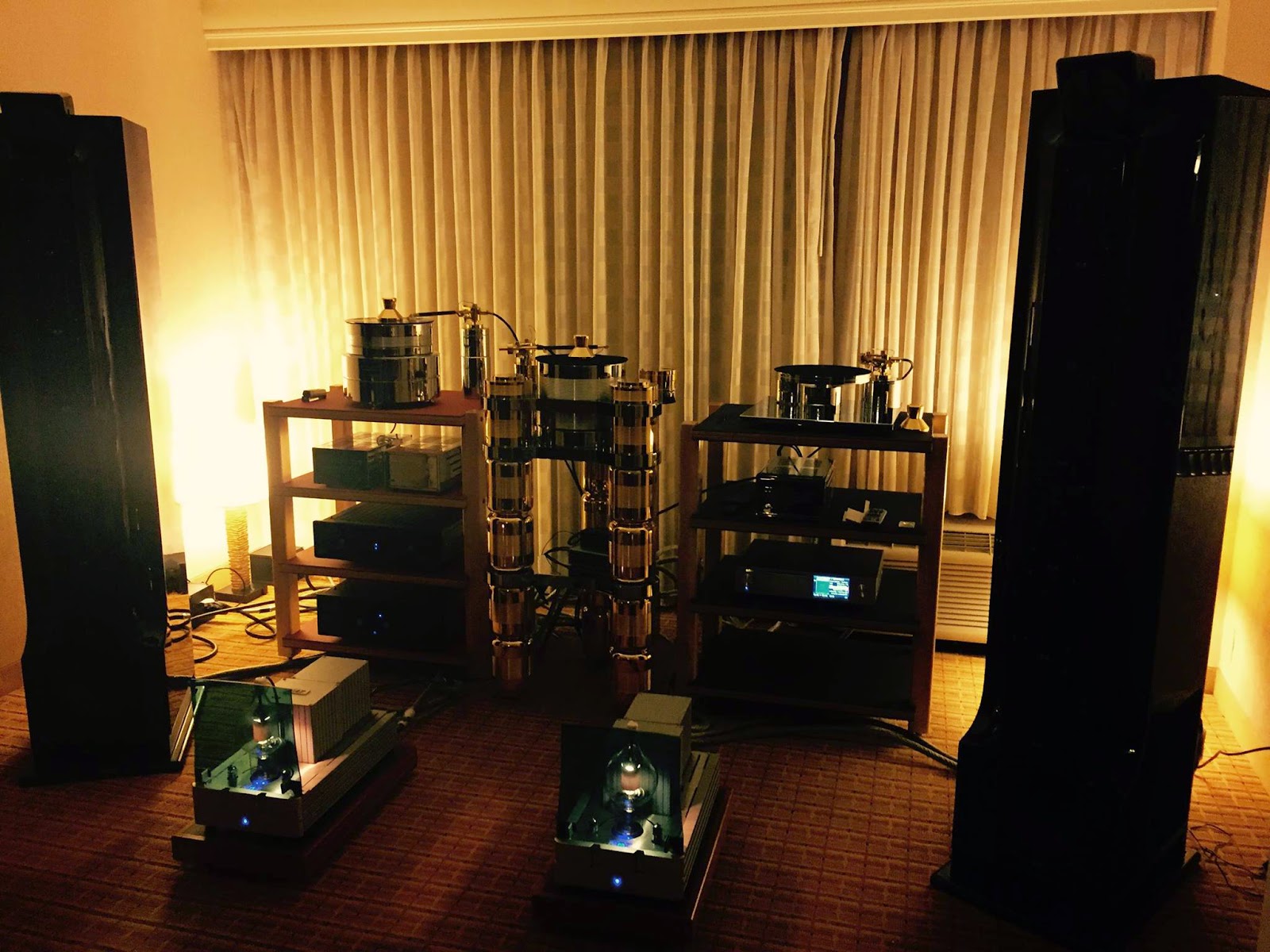 TriangleArt turntable room at RMAF 2014 – Ultimate High-Fidelity