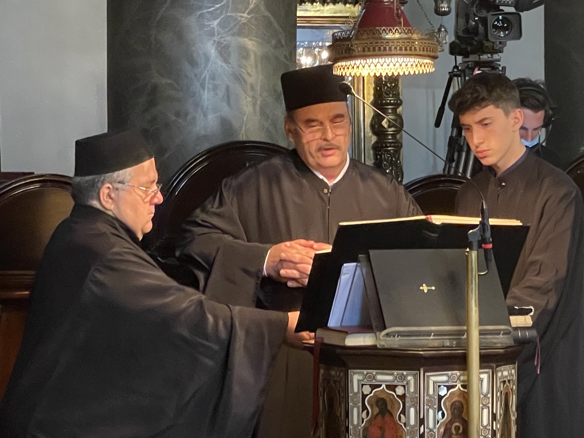 ΦΩΣ ΦΑΝΑΡΙΟΥ: Η ΑΚΟΛΟΥΘΙΑ ΤΟΥ ΕΠΙΤΑΦΙΟΥ ΣΤΟ ΦΑΝΑΡΙ (ΦΩΤΟ ΚΑΙ ΒΙΝΤΕΟ)