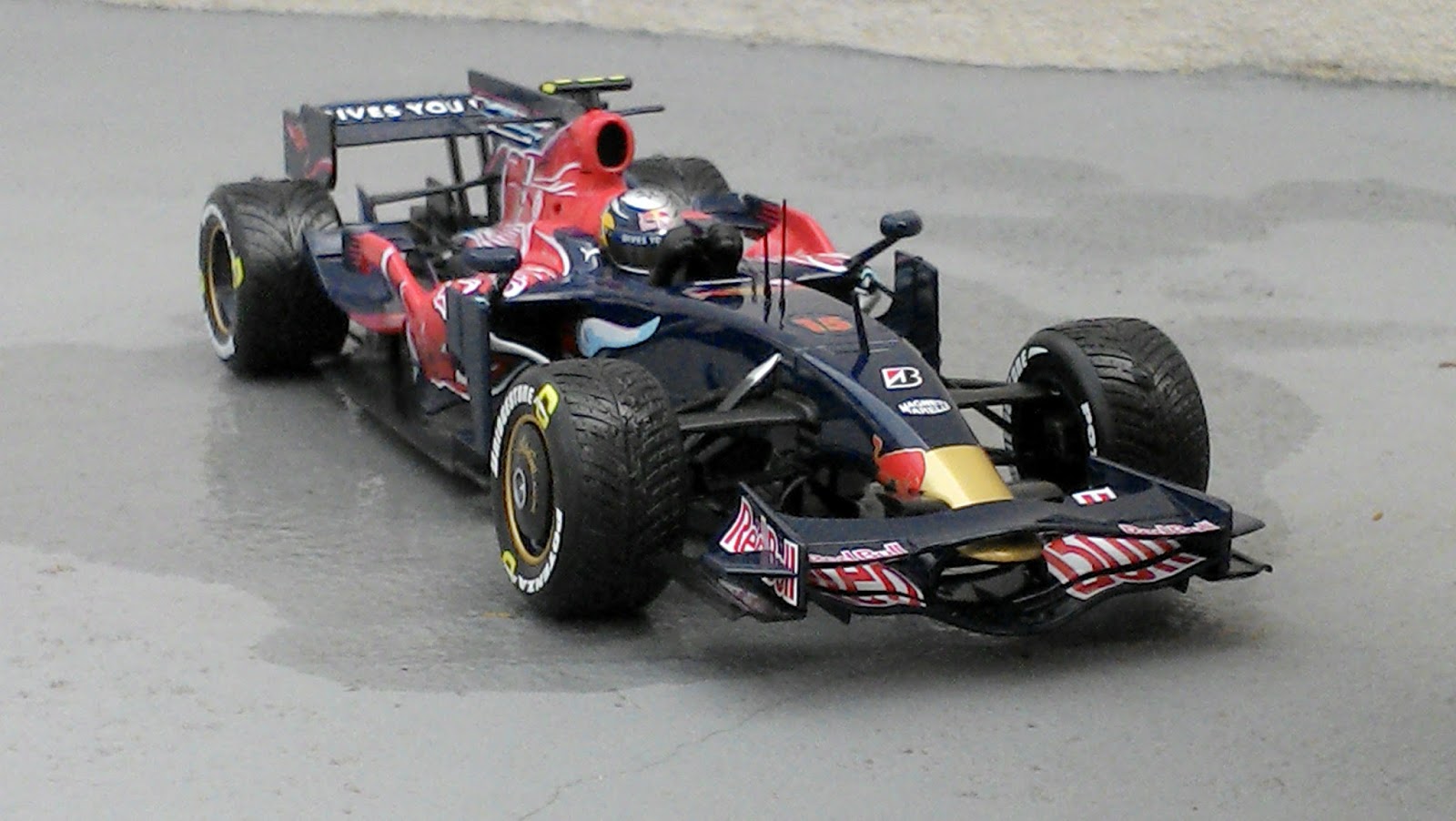 MINIF1: TORO ROSSO STR3 2008 VETTEL FIRST WIN