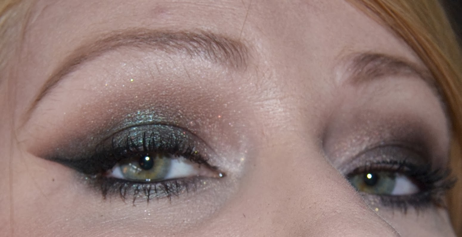 Meowmisu Makeup: MAC Club Eyeshadow