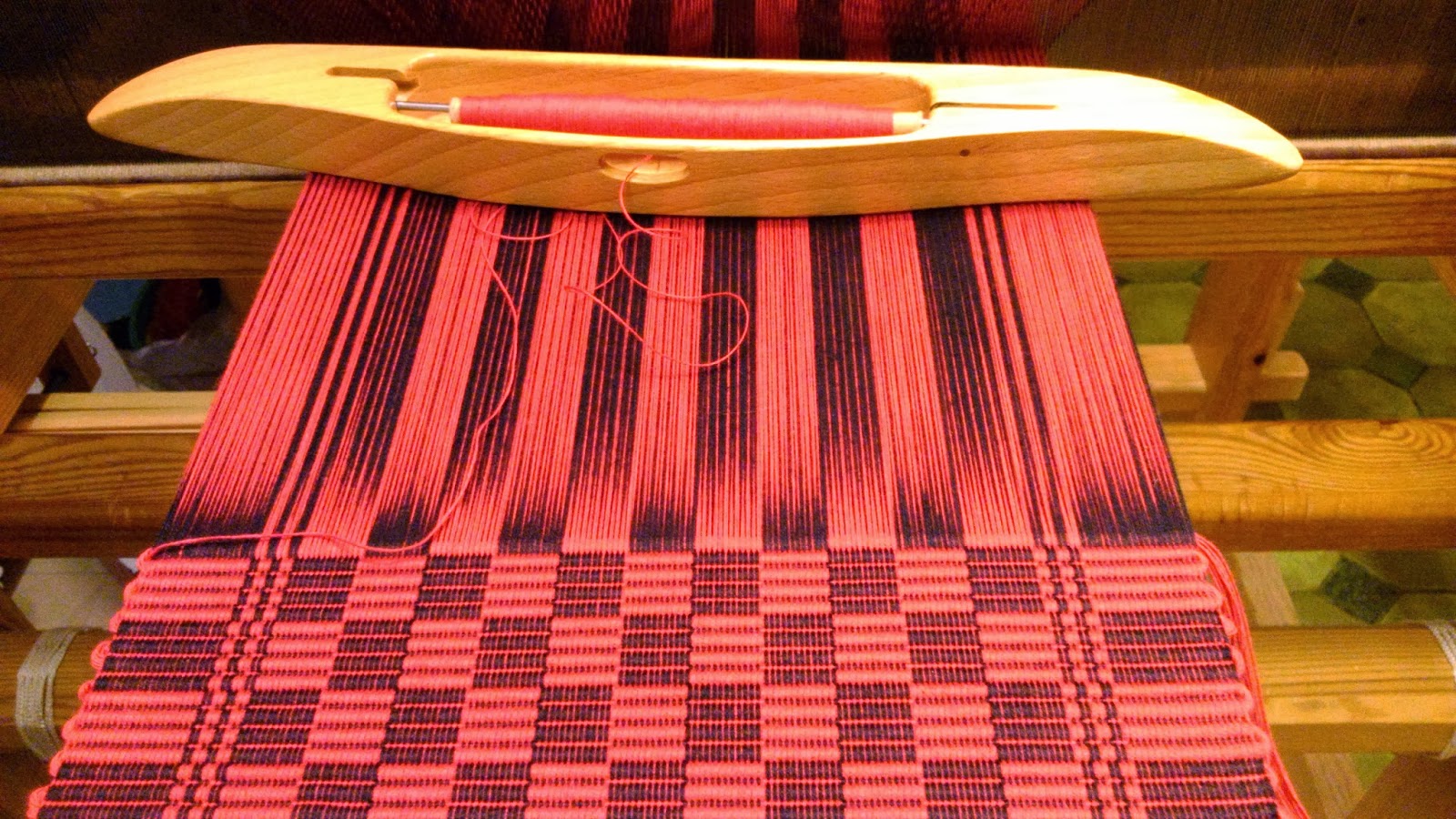 TROLLGARN: Växlar mellan en BRED väv och en smal väv