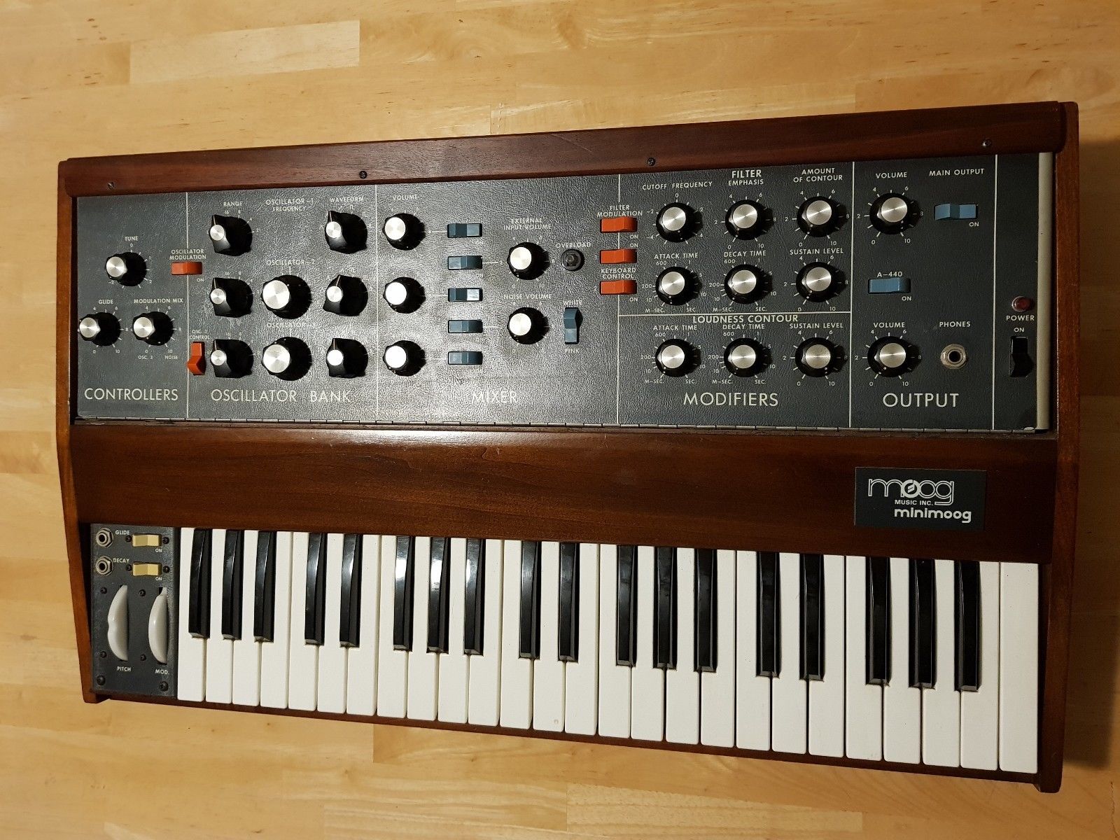 MATRIXSYNTH: Moog Minimoog D 1970s vintage Keyboard Synthesizer SN 1833