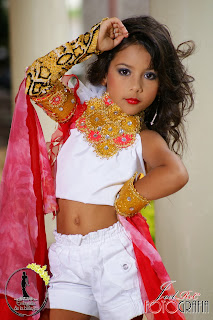 PEQUEÑA MODELO VENEZUELA 2013