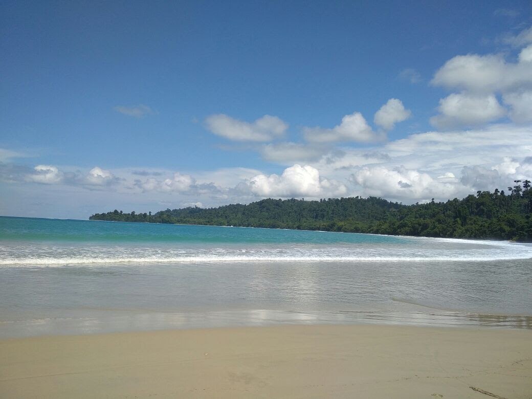 Pantai "Undi Beach" Manokwari