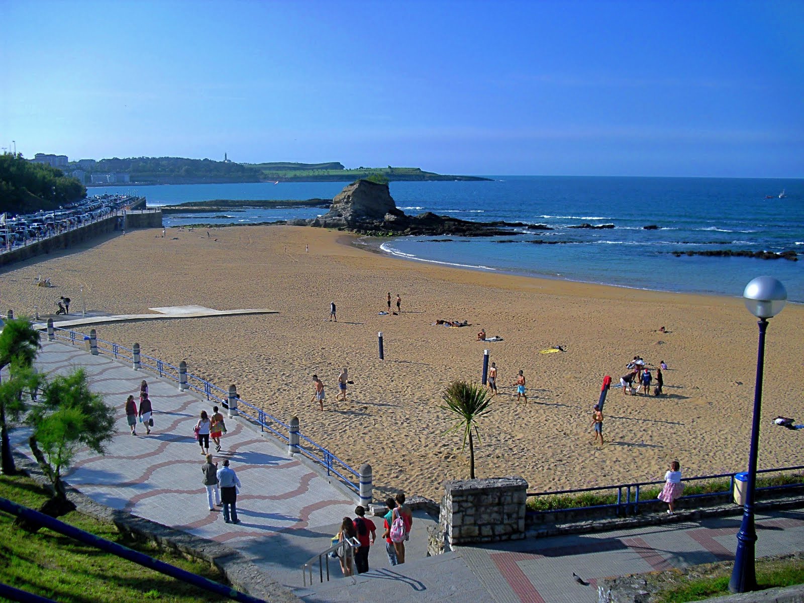 playas y paseos por la costa: PASEO PLAYA DEL CAMELLO SANTANDER