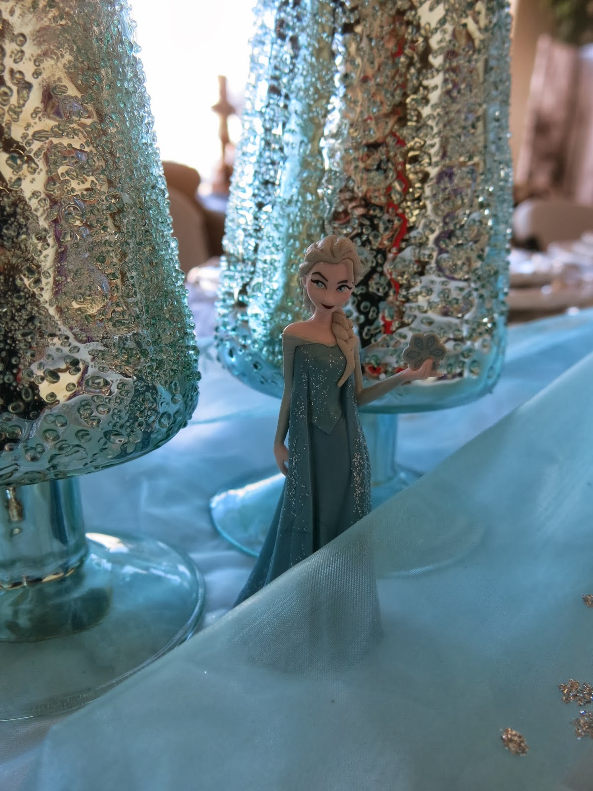 "Frozen" Wintry Blue Table for a Crowd - Purple Chocolat Home