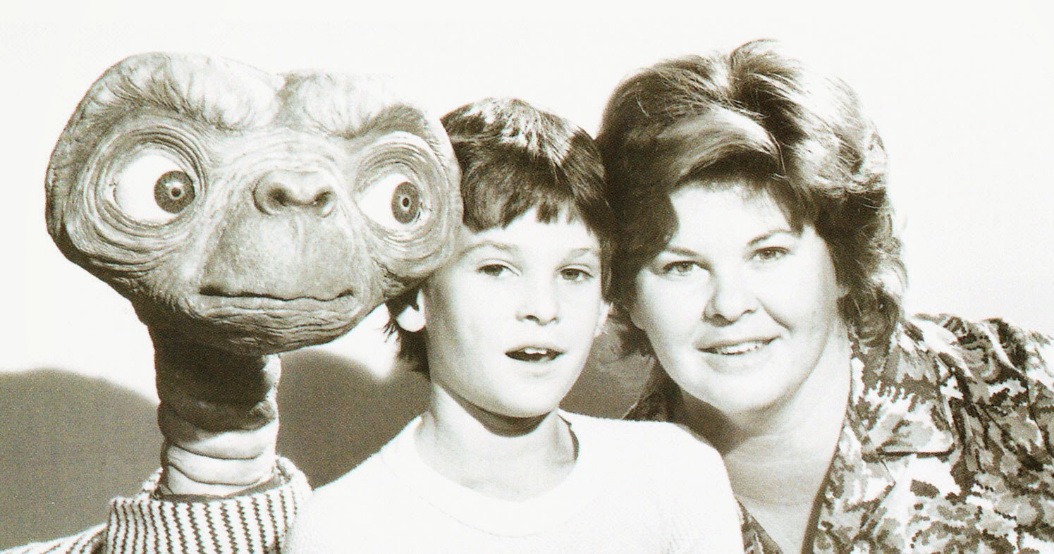 28 Behind The Scenes Photos From E.T. the Extra-Terrestrial. RIP ...