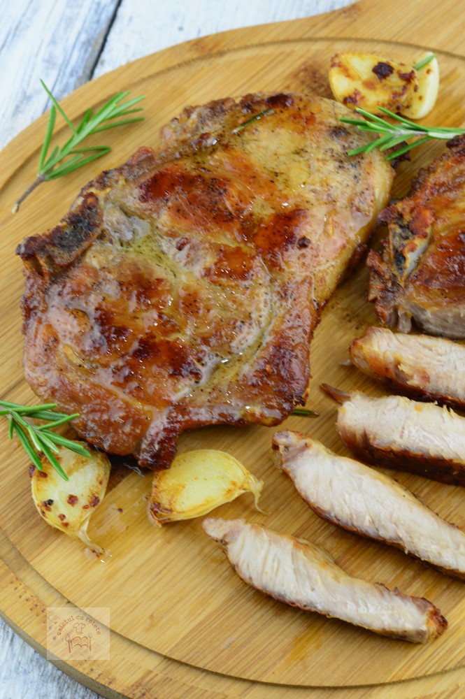 Cotlet de porc cu os, la tigaie - CAIETUL CU RETETE