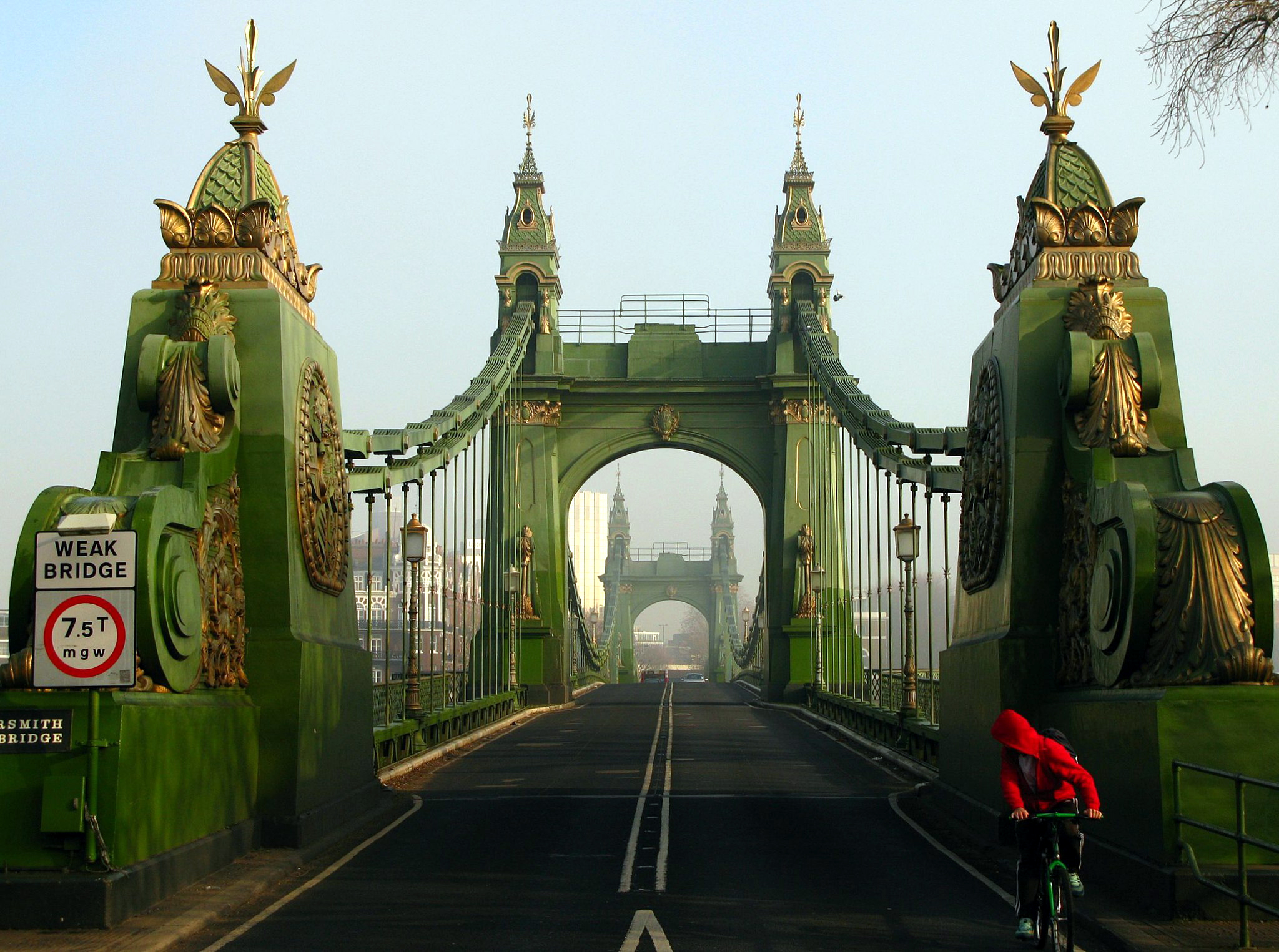 Just A Car Guy: 133 year old Hammersmith Bridge, developing cracks ...