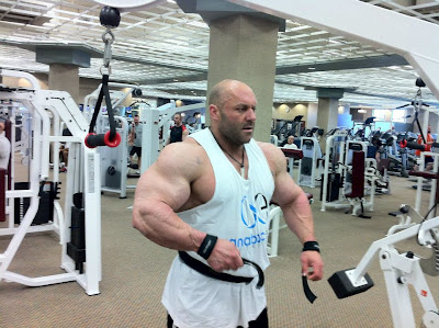 The Life Of A Bodybuilder: martin showing muscles after game