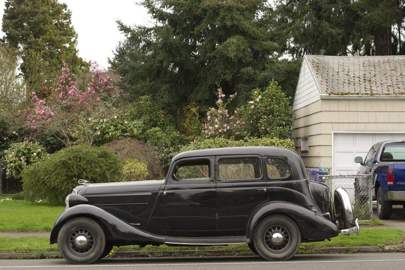 OLD PARKED CARS.: 1935 Studebaker Dictator.