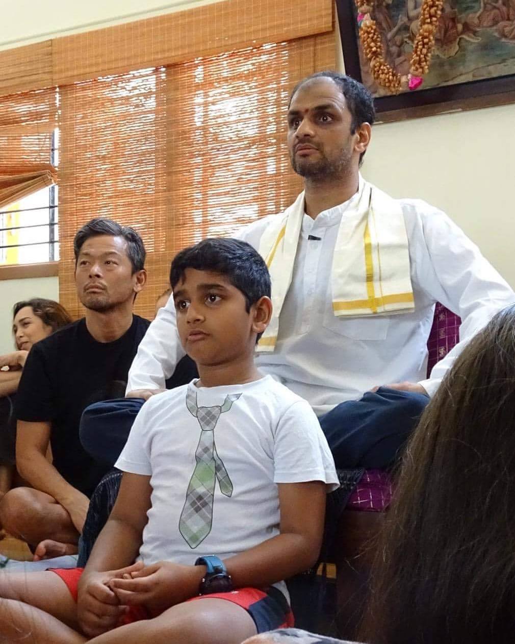 Ashtanga Yoga Bilbao: Homenaje a Sharath Jois en el Guru Purnima.