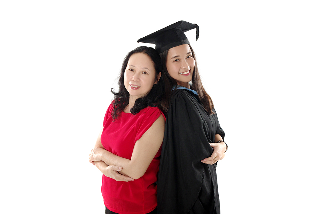 Flame Graduation Photography Studio: Graduation Convocation Family ...