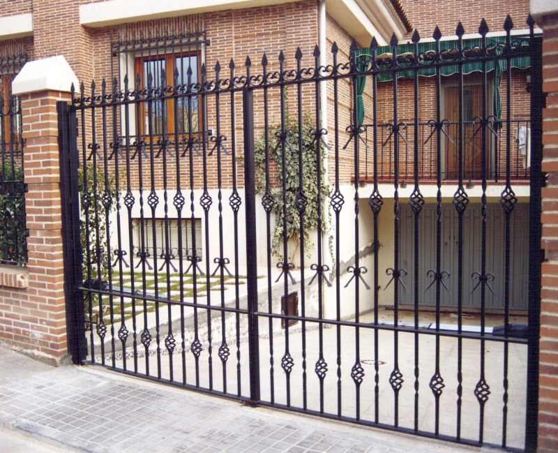 Hefesto Herreria Artistica: Portones y Rejas