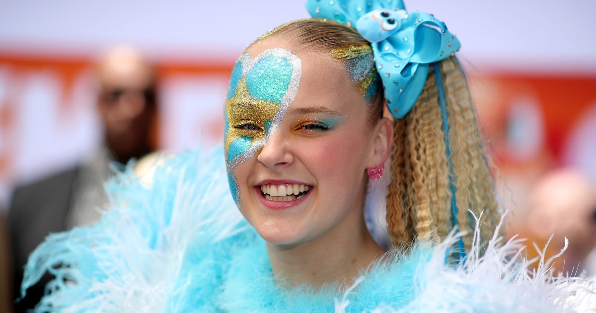 NickALive!: JoJo Siwa Ditches Signature Ponytail and Reveals Natural ...