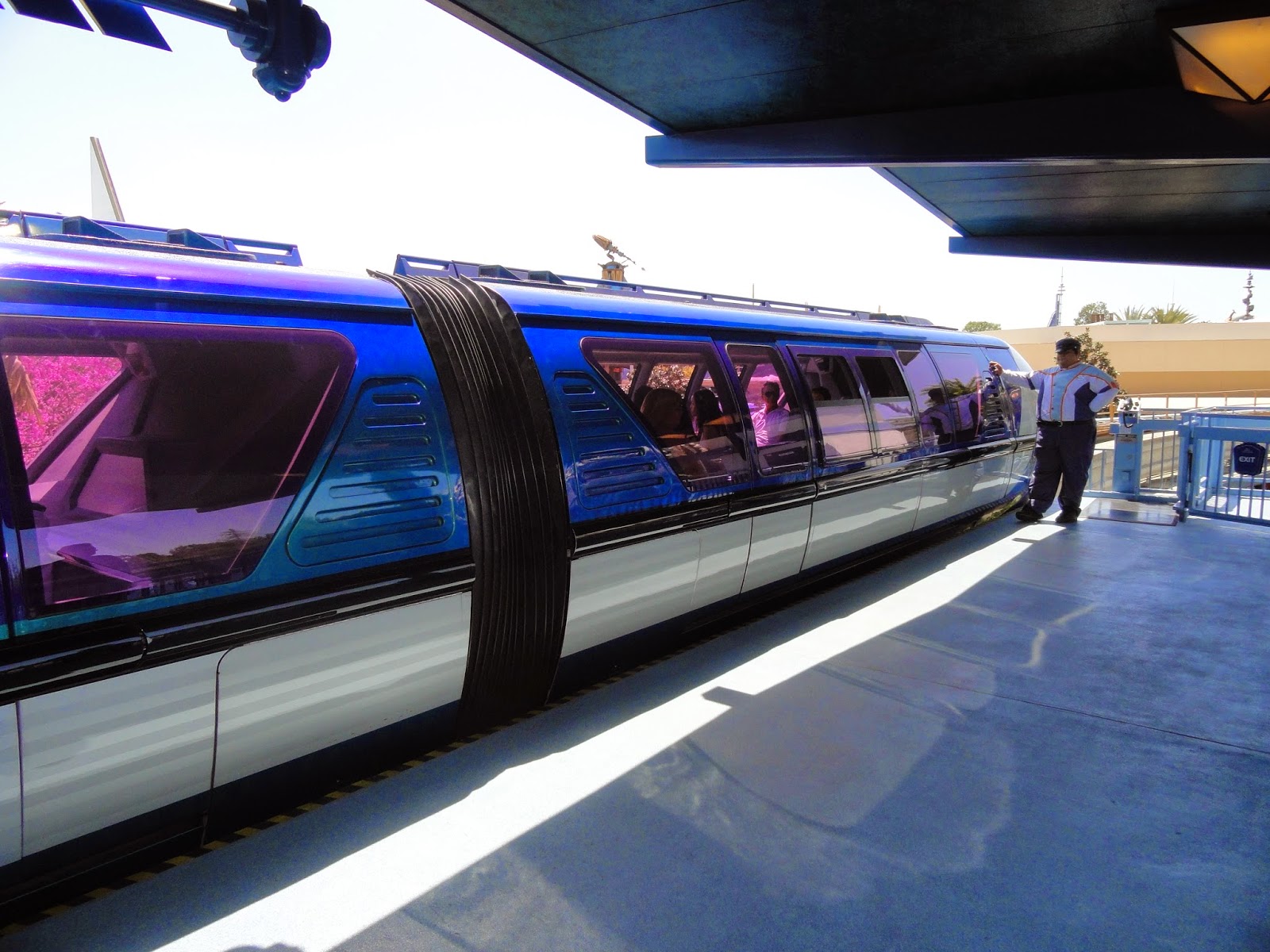 The Disneyland Traveler Blog: Disneyland Monorails: Still Cool After ...