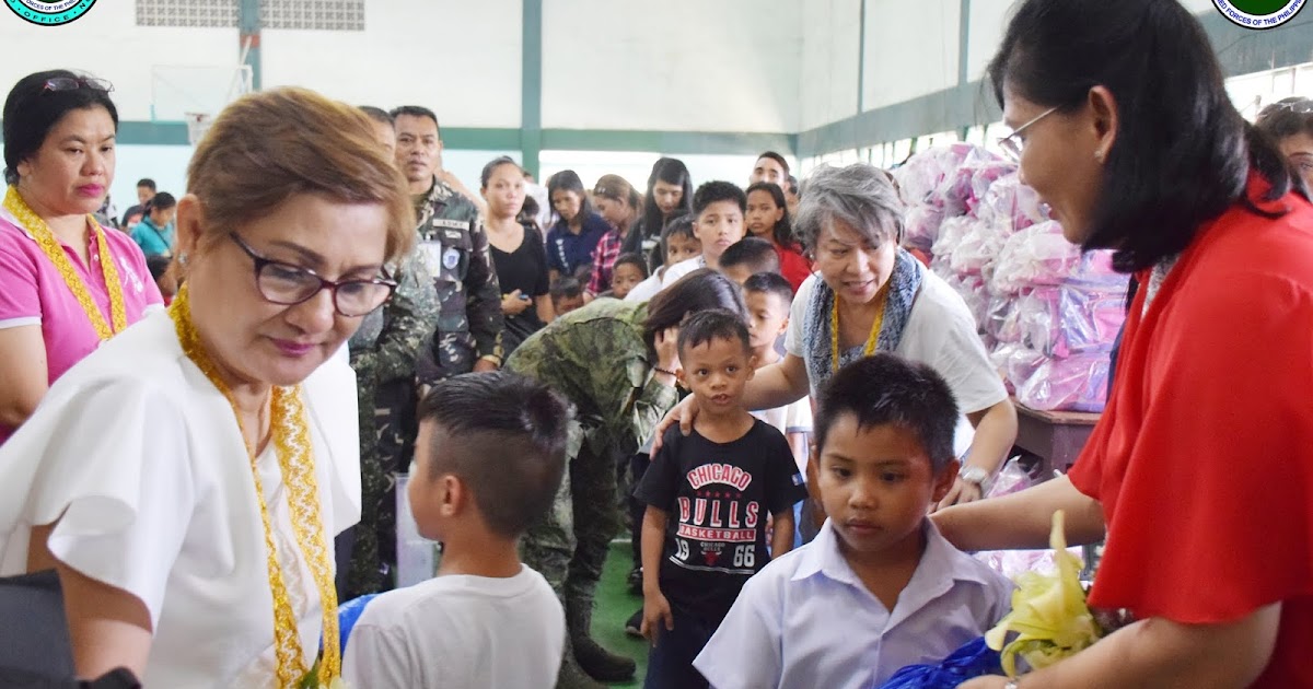 MINDANAO PAGADIAN FRONTLINE: WesMinCom Kids receive gifts from AFP ...