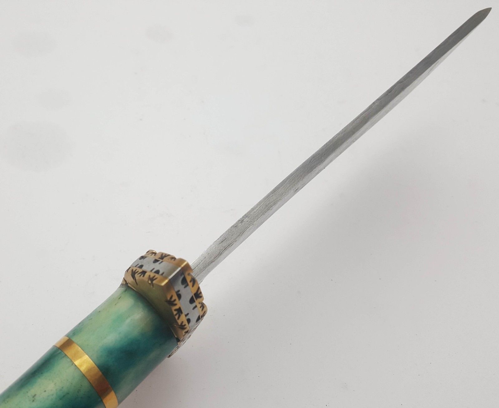 The world of knives & Daggers: AMazing art work knife Handmade