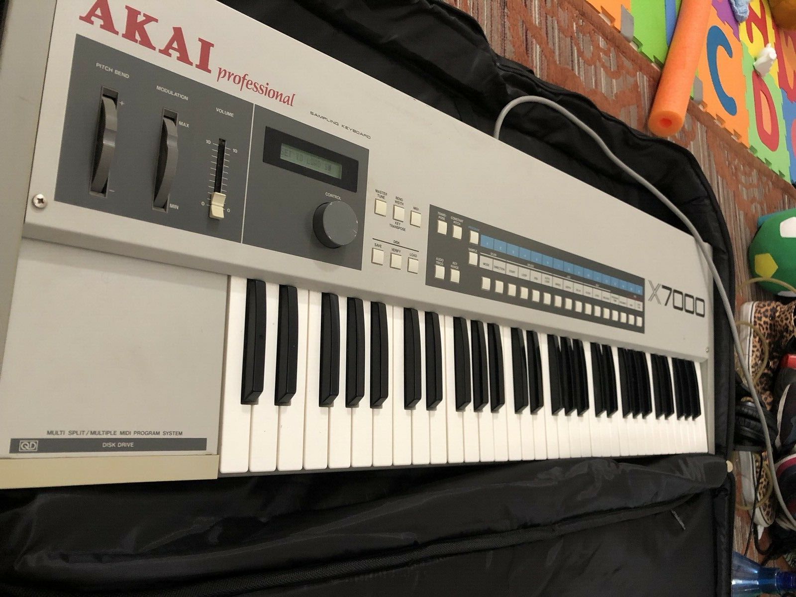 MATRIXSYNTH: Akai Professional X7000
