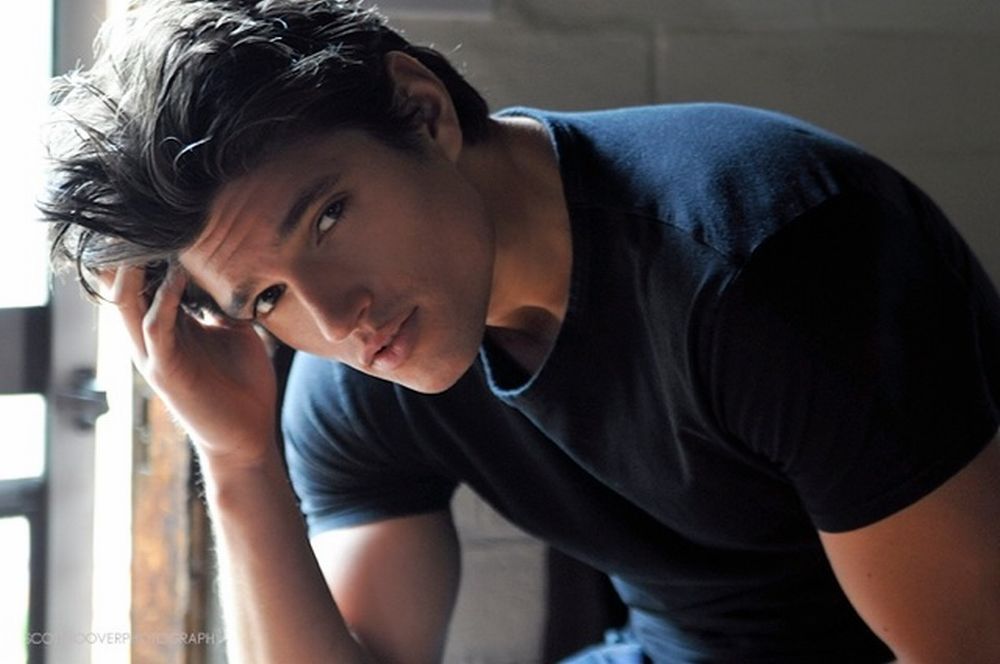 Série Sussurro – Hush, Hush: Drew Doyon "Patch Cipriano"