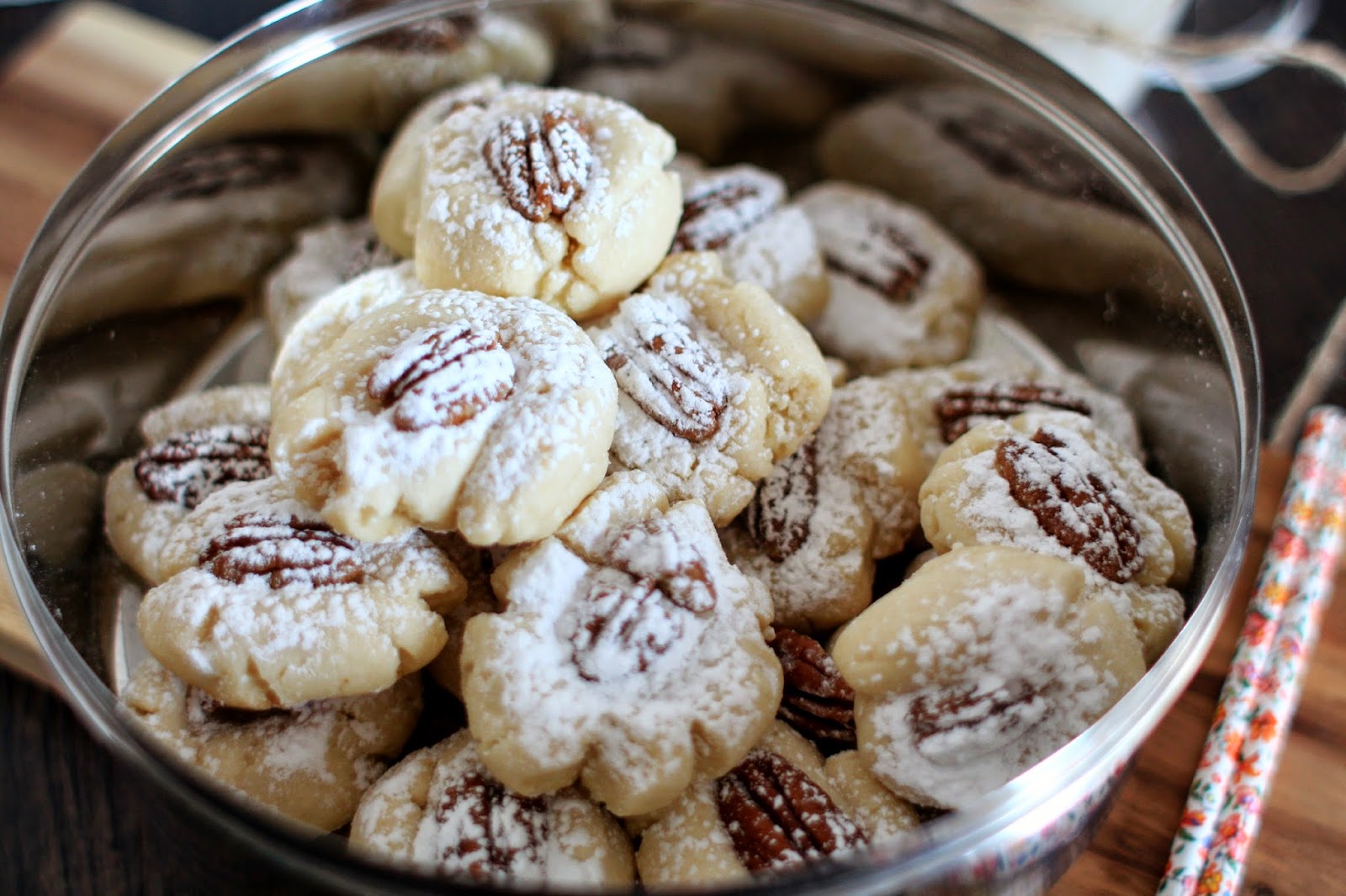 Feeding My Addiction: Ghoreyeba {Arabic Butter Cookies}