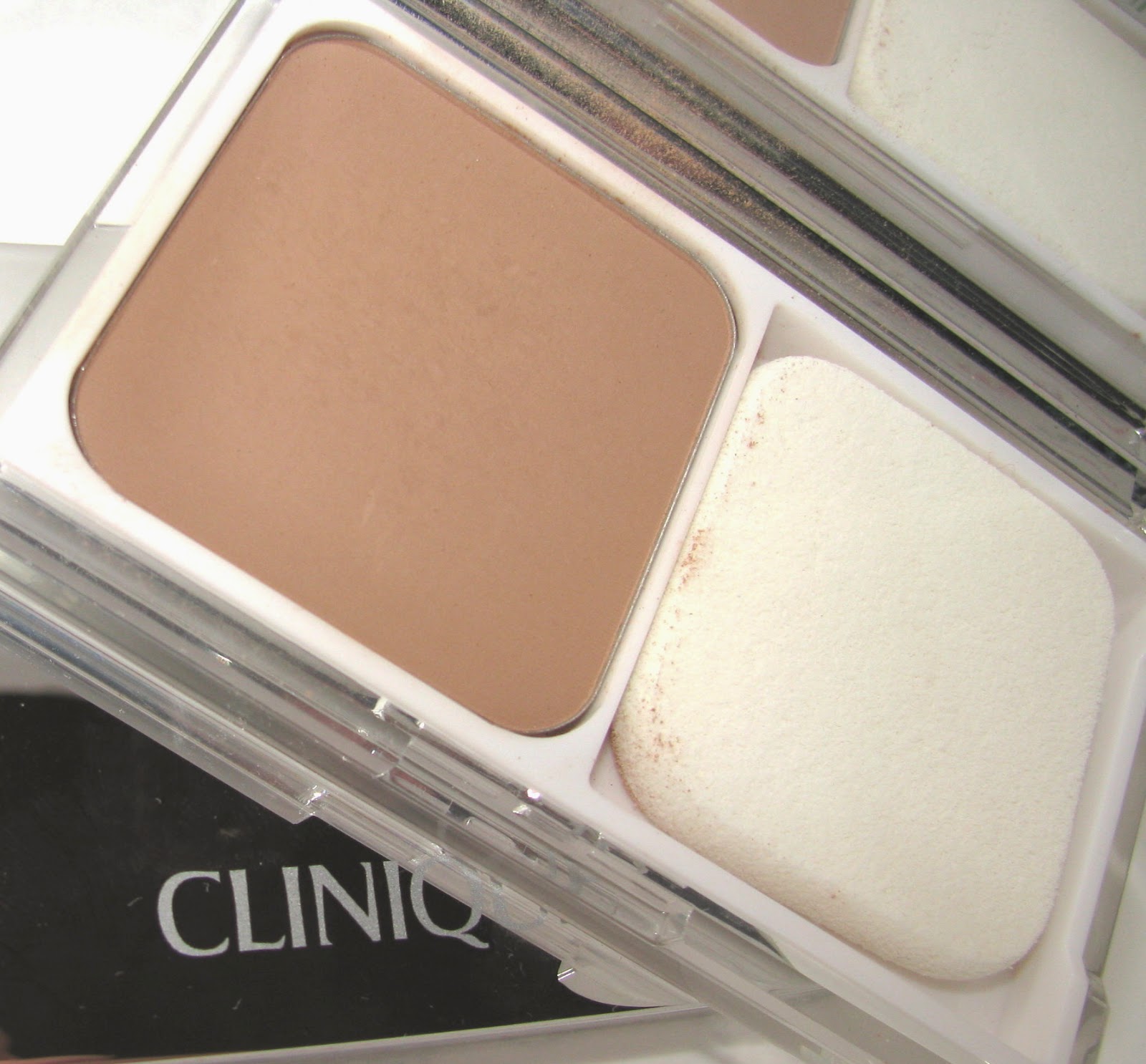 The Beauty Alchemist: Clinique Acne Solutions Powder Makeup