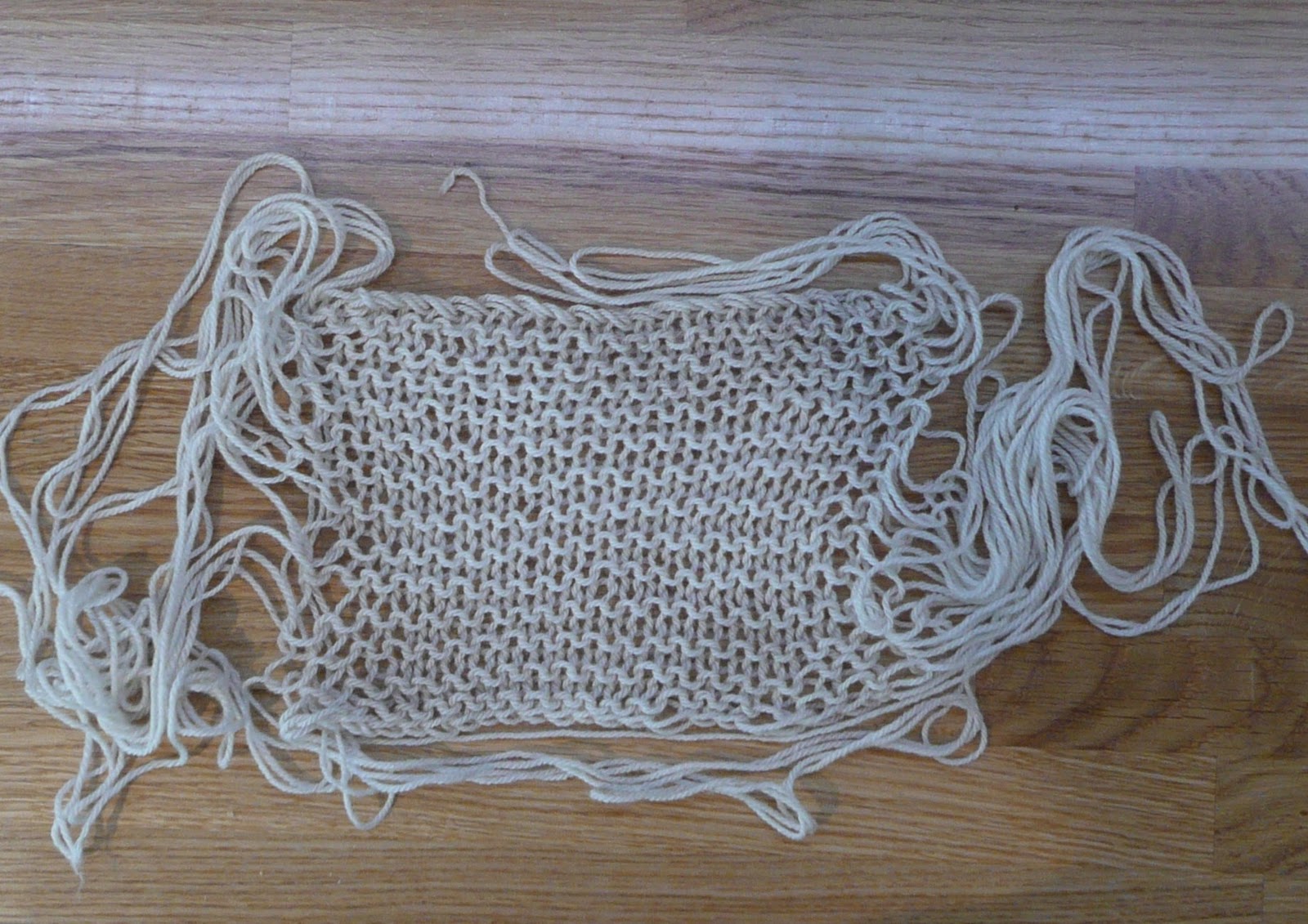 chopkins: Spaghetti knitting