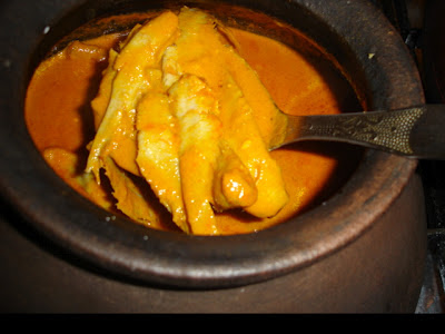 Yummilicious - The Food Blog: Mandeli Curry (Golden Anchovy Curry)