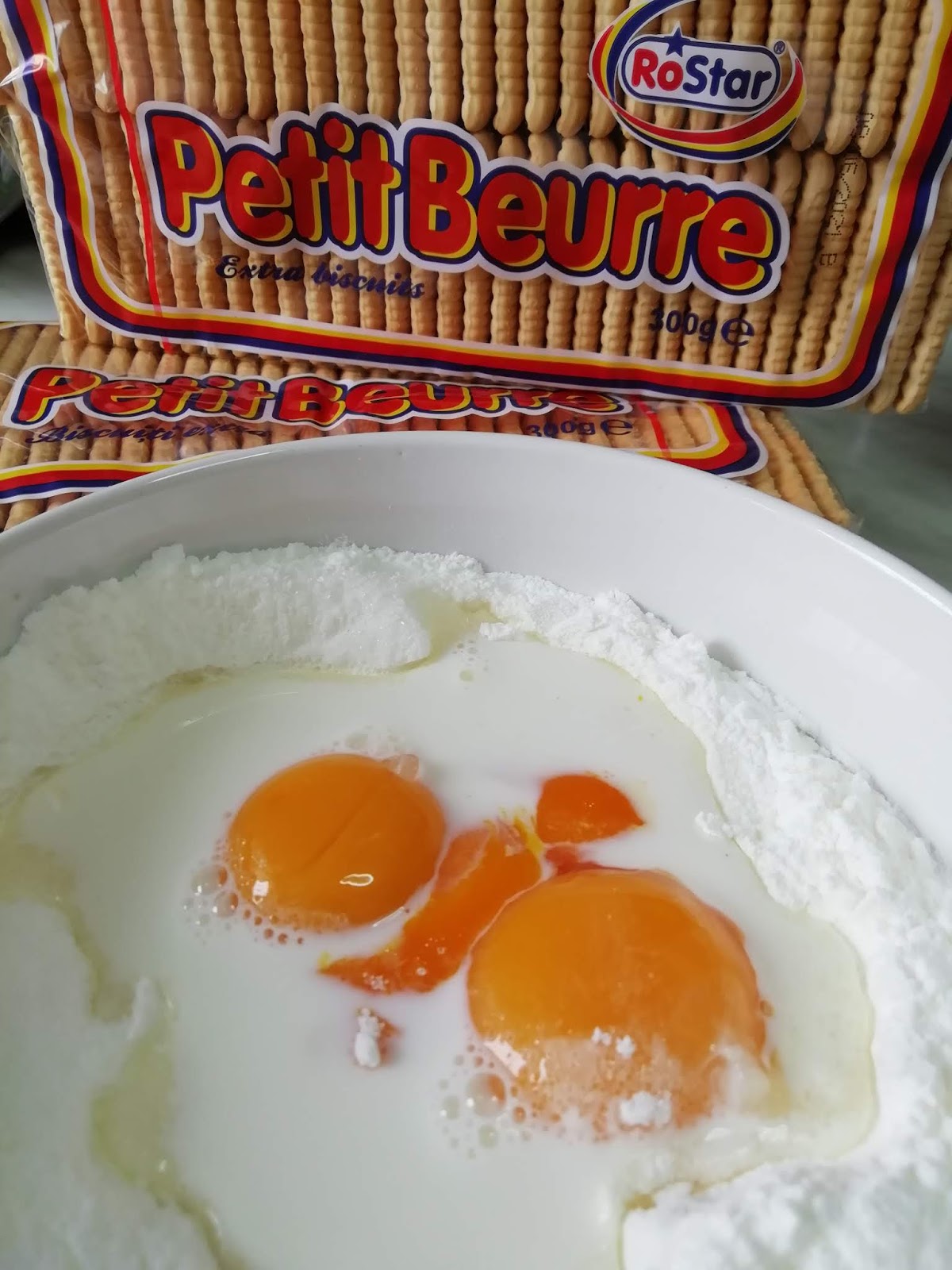 Hellena ...din bucataria mea...: Deliciu cu biscuiti RoStar, ciocolata ...