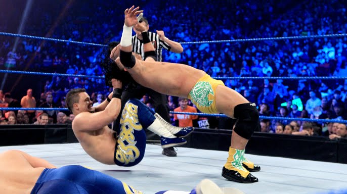 WWE In live!!!!: PRIMO & EPICO vs THE USOS