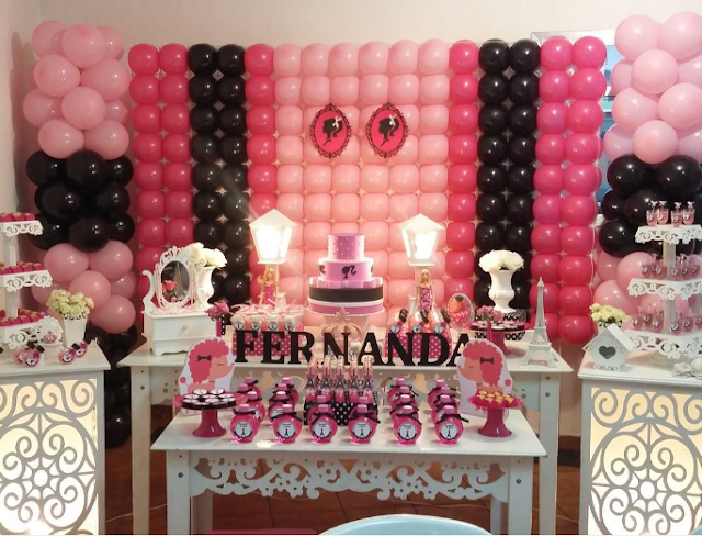 al estilo moderno con pared de globos @janis.docestravesuras