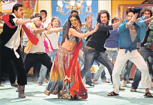 First Look : Sunny Leone Item Song '' Hot Laila" | Bollywood World