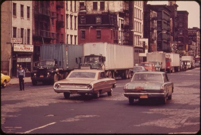 Amazing Color Photographs Capture Daily Life in New York City in 1973 ...