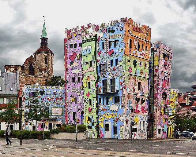Una Ventana al Mundo: Happy Rizzi House