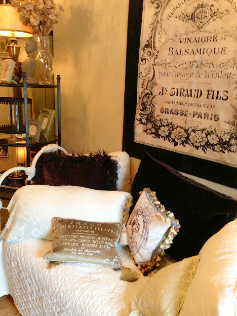 52 FLEA: A Visit to Robyn Story Designs and Boutique