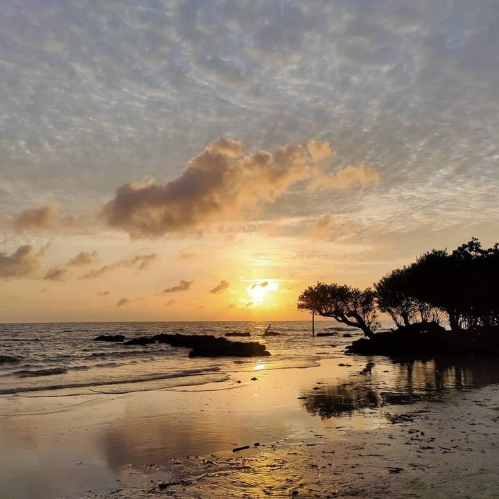 √Pesona Wisata Pantai Reviola Batam