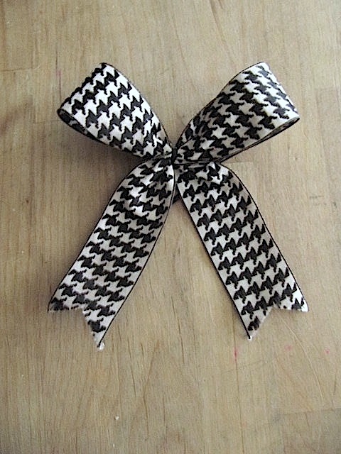 Sew Many Ways...: How To Make a Bow...2 EasyTutorials