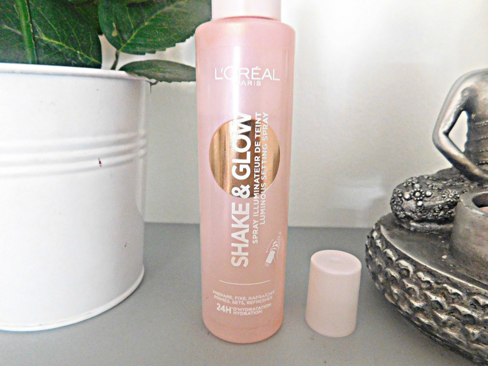 L'Oreal Paris Shake And Glow Luminous Setting Spray Review | MAD ABOUT ...