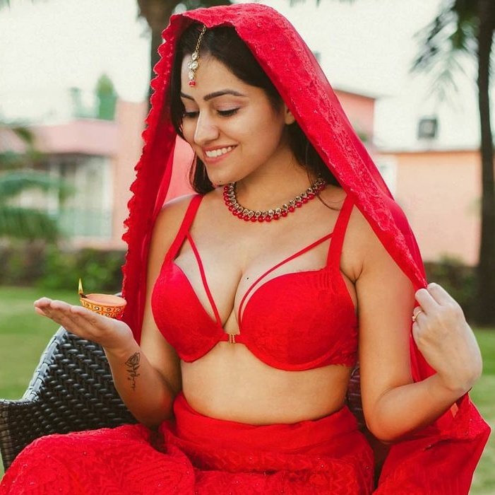 Simran Kaur, one of the most sexy model on Instagram