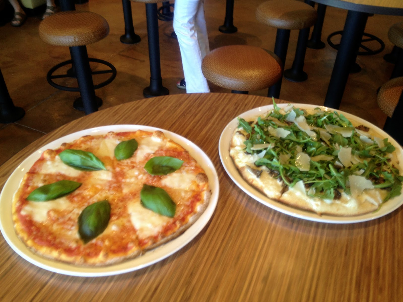 Delicatessen magazine: Live Basil Pizza