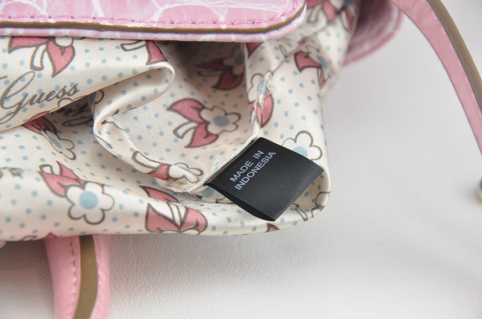 LOVE Everything About GUESS Products !: How to Spot Fake GUESS Bags ...