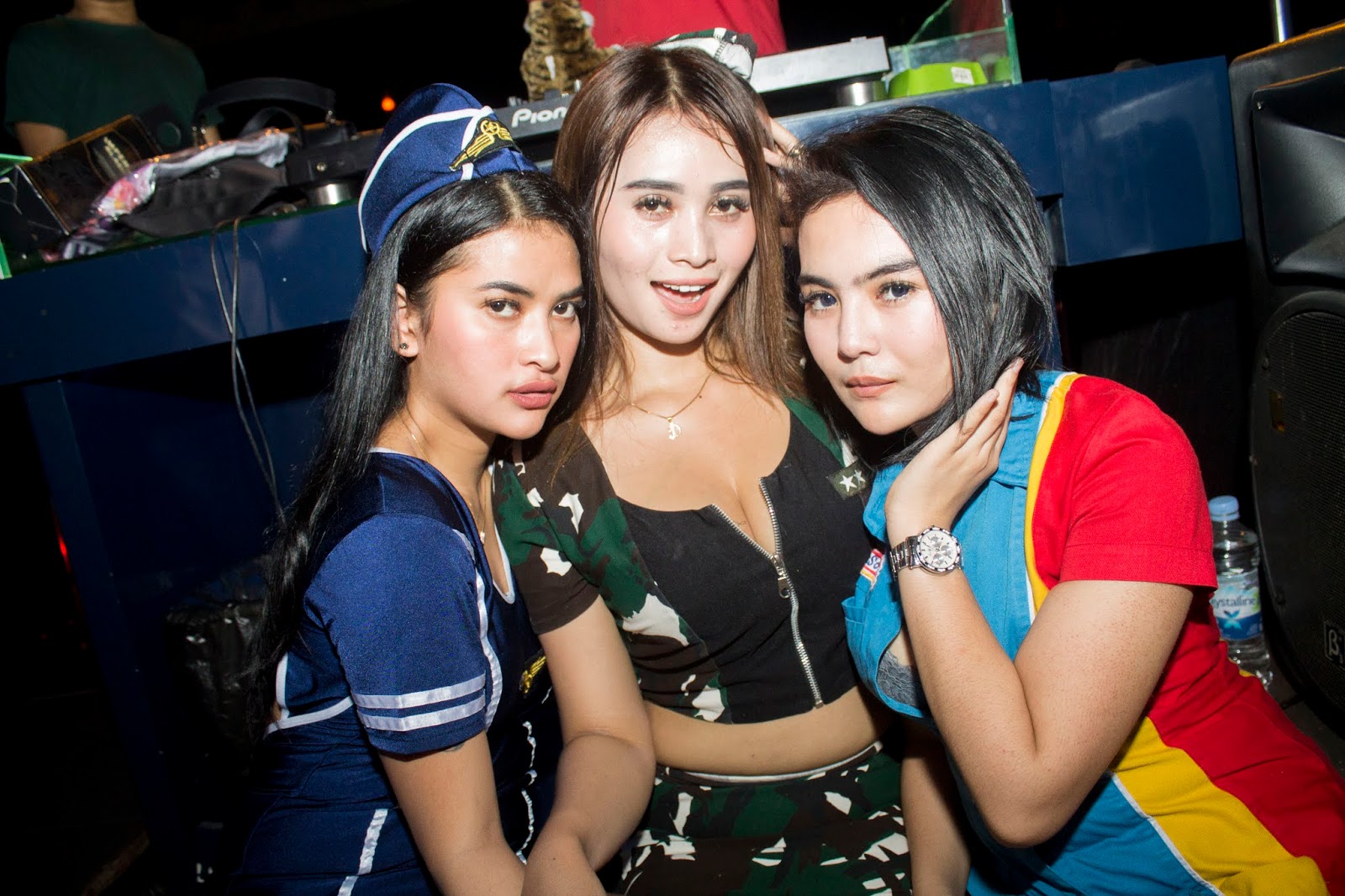 Tampil Di King Discotheque, Hasoe Angel Panaskan Suasana Dingin ...