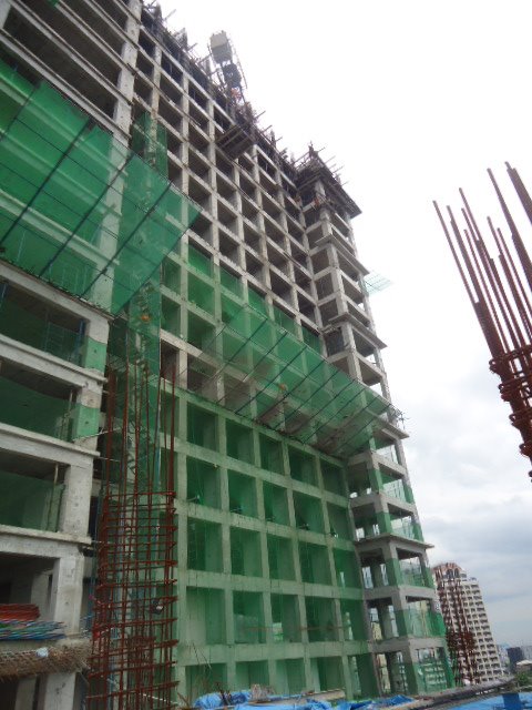 WIL TOWER MALL: WIL TOWER MALL(In Front of ABS-CBN Studios)