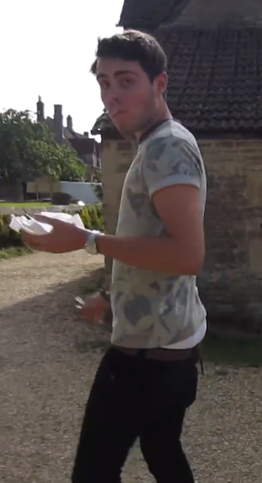 Celeb Saggers: Alfie Deyes Sagging White Calvin Kleins