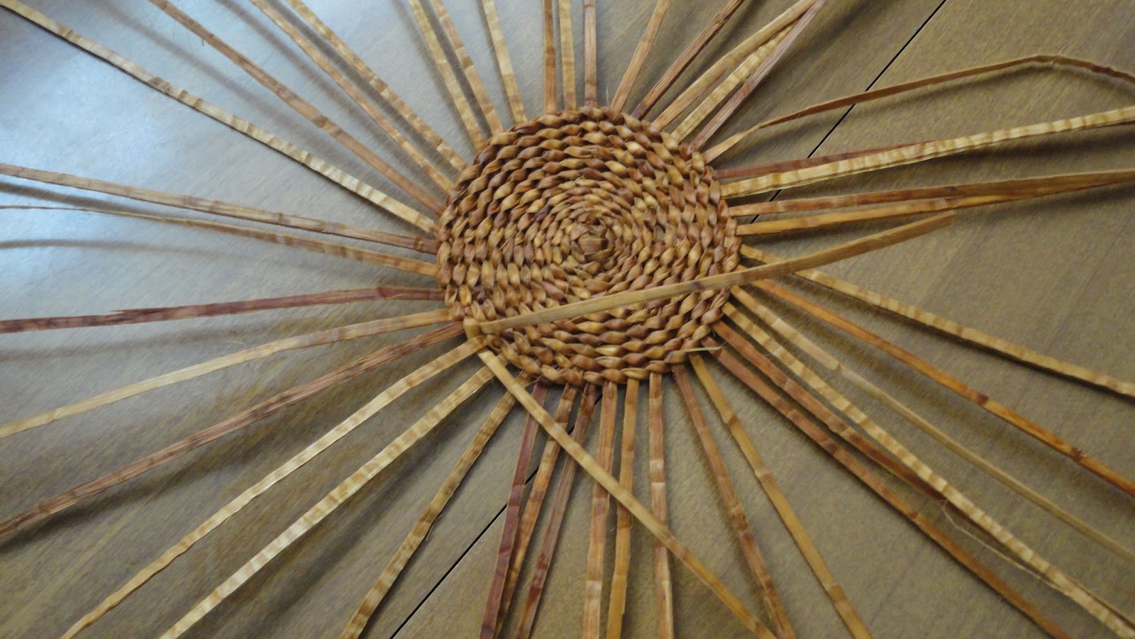 Giihlgiigaa - Haida Weaver: How to Weave a "Spider"