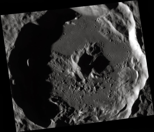 Hermeology: Apollodorus Crater