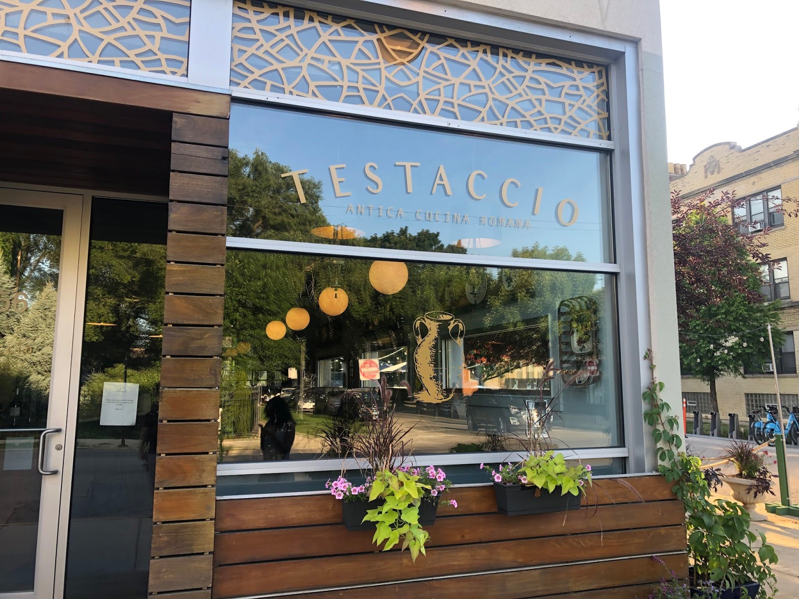 Smokin' Chokin' and Chowing with the King: Testaccio