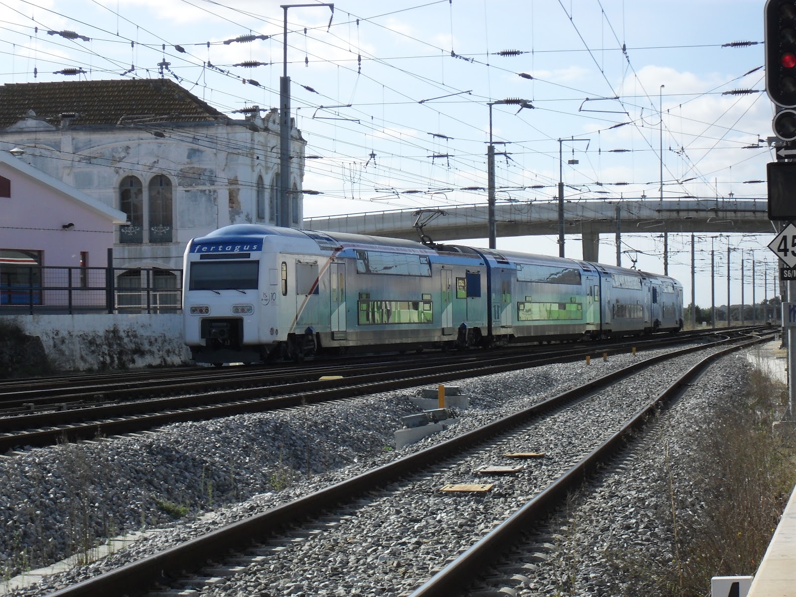 Fertagus com mais comboios para Pinhal Novo e Setúbal