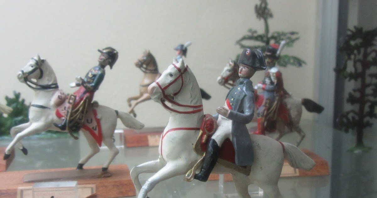 Toy soldiers and real battles: Figures of Napoleon Bonaparte