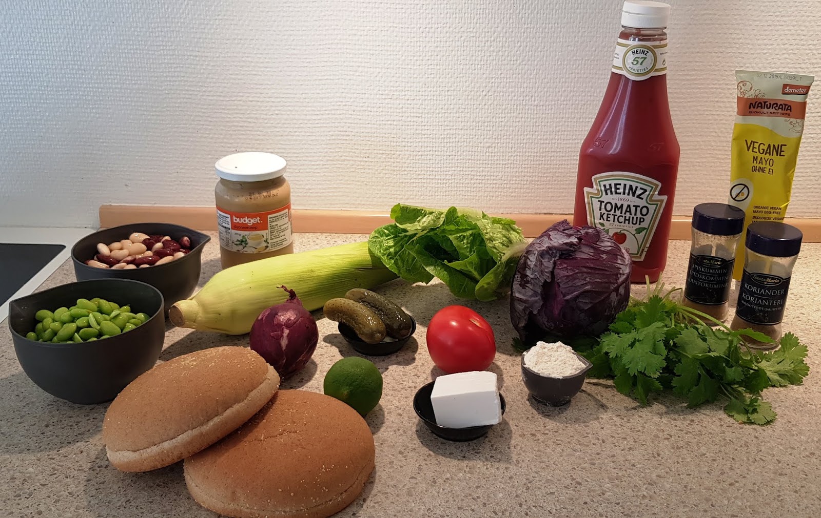 Glad-Ko-Burger med Coleslaw og Majs